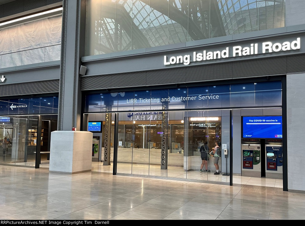 New LIRR ticketing windows & machines